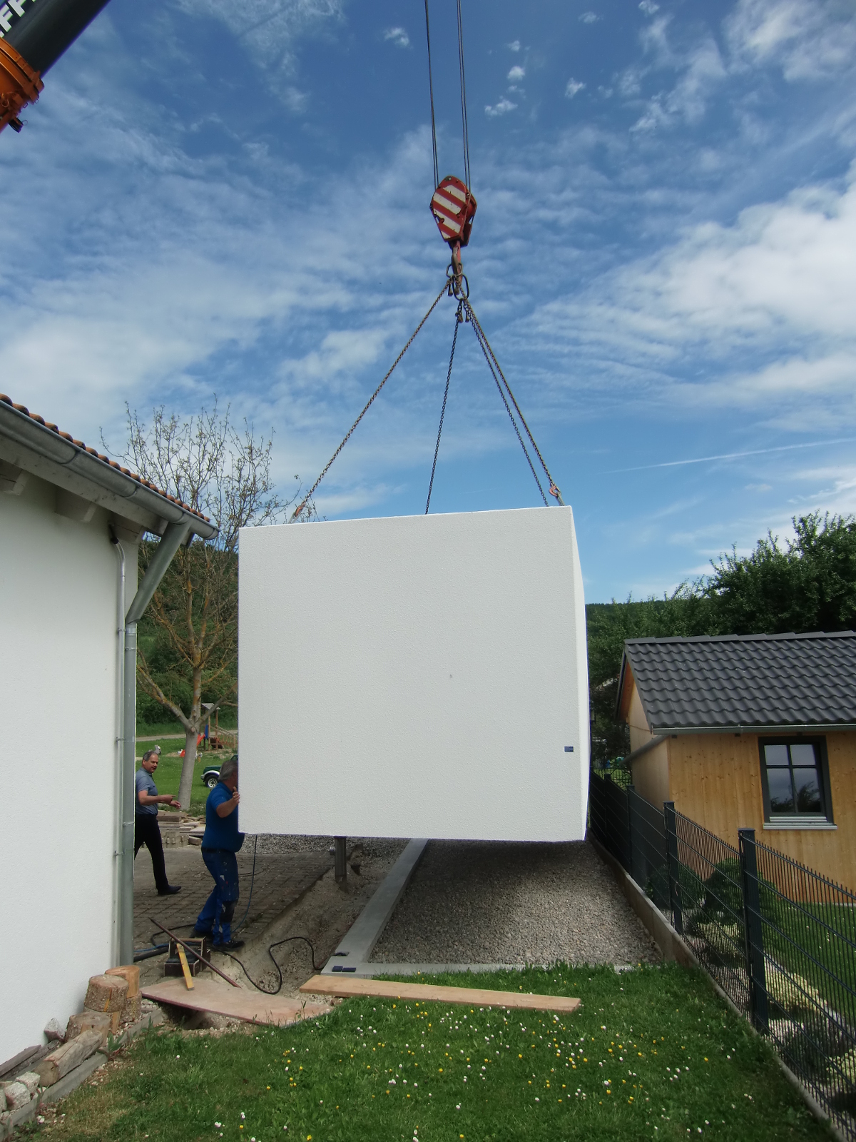 BETON-Fertiggarage (Feuerwehr-Ausführung) mit Tor in Seitenwand – News ...